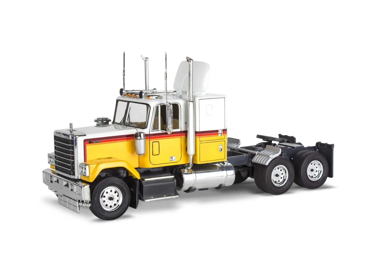 Revell Plastikový model kamionu Chevy Bison Semi Truck | Plastikové modely